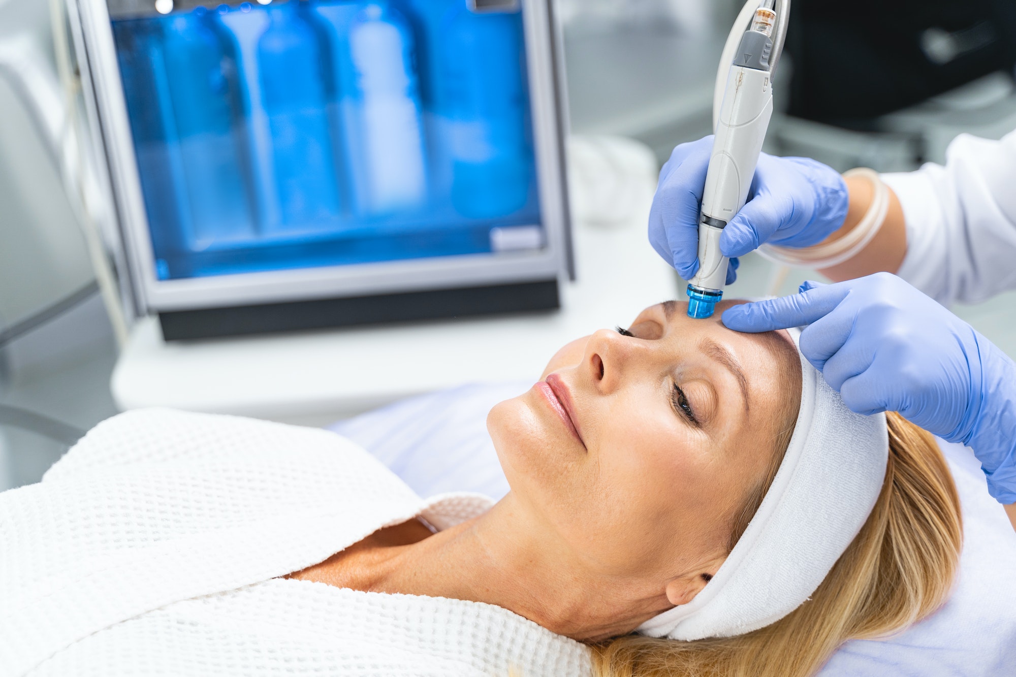 Science Behind Radiant Skin: How Microneedling Works – aesthetic